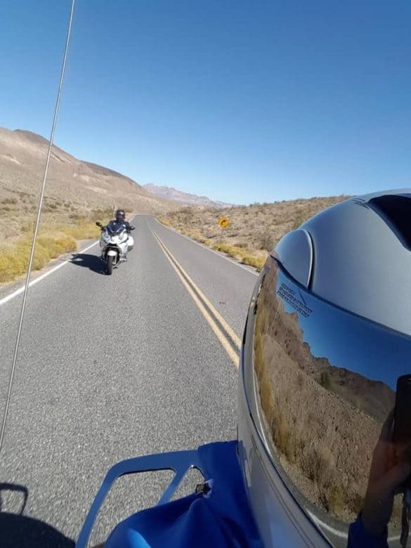 How To Lift A Motorcycle Off The Ground (Step By Step Guide ...