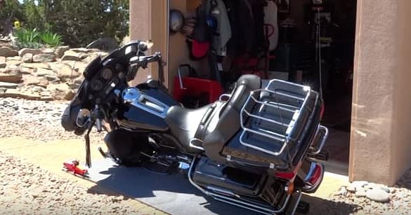 How To Lift A Motorcycle Off The Ground (Step By Step Guide ...