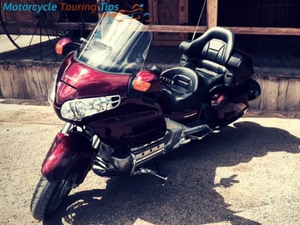 How To Lift A Motorcycle Off The Ground (Step By Step Guide ...