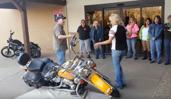 How To Lift A Motorcycle Off The Ground (Step By Step Guide ...